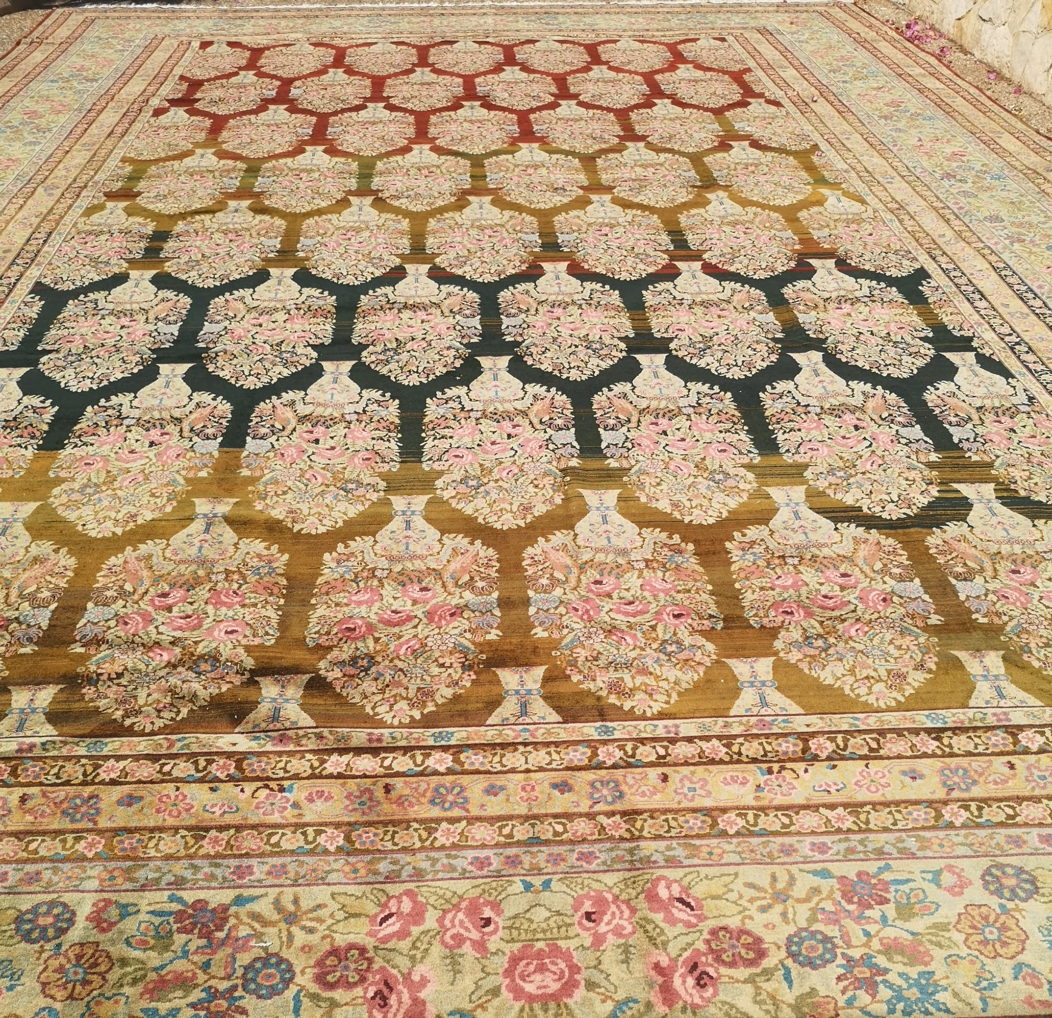 What Is Abrash in Oriental Rugs and Persian Carpets: the Easy Way ...